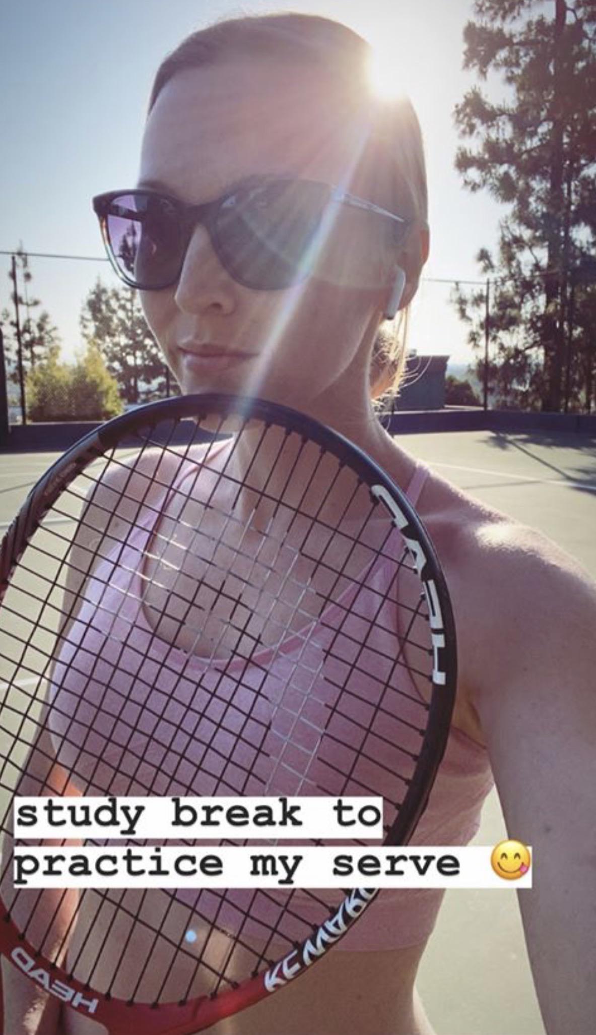 Sexy Tennis Player Jess😍 Scrolller