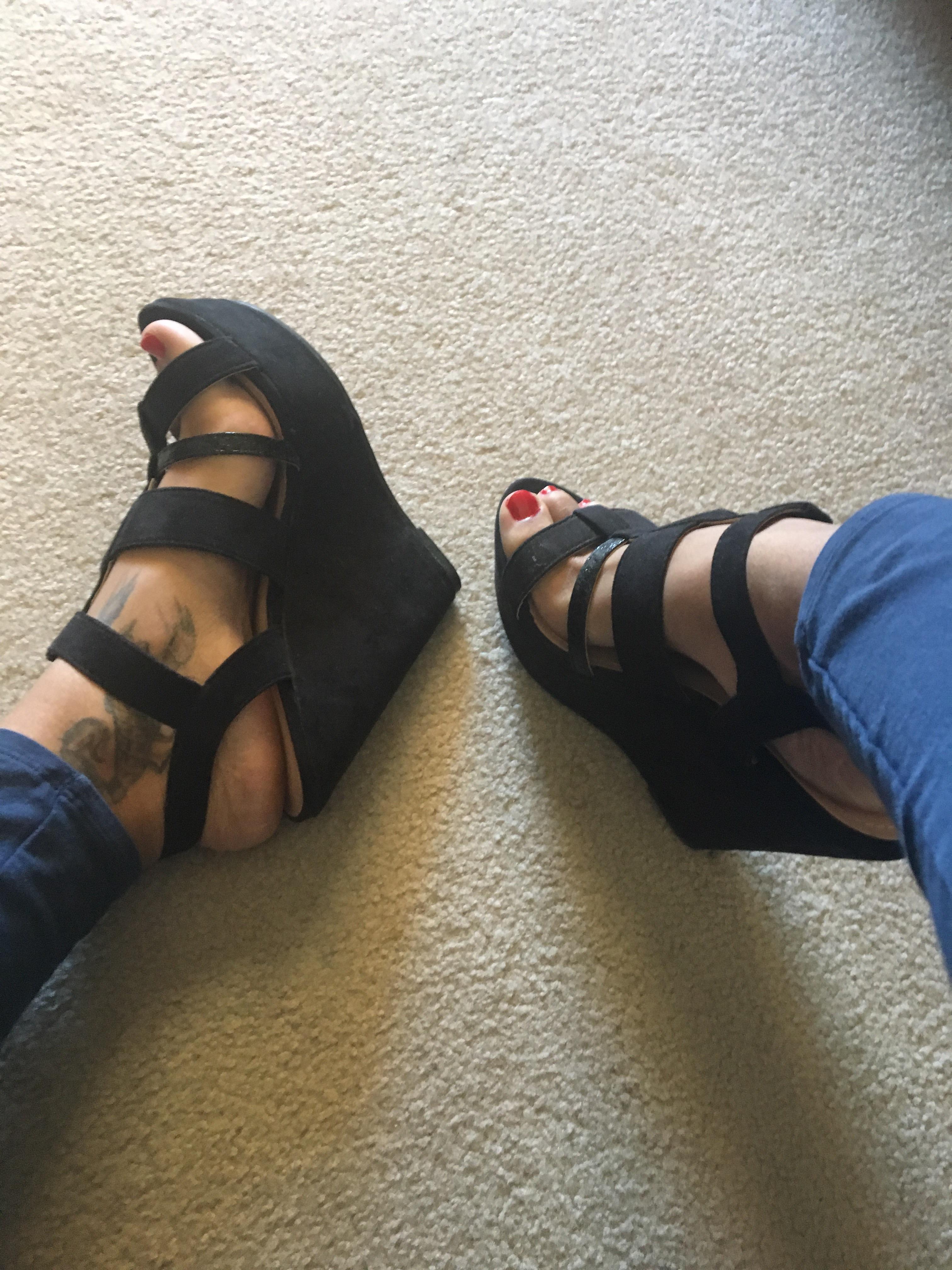 Sexy wedges and inked little feet | Scrolller