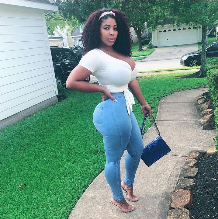 Shadée Monique | Scrolller