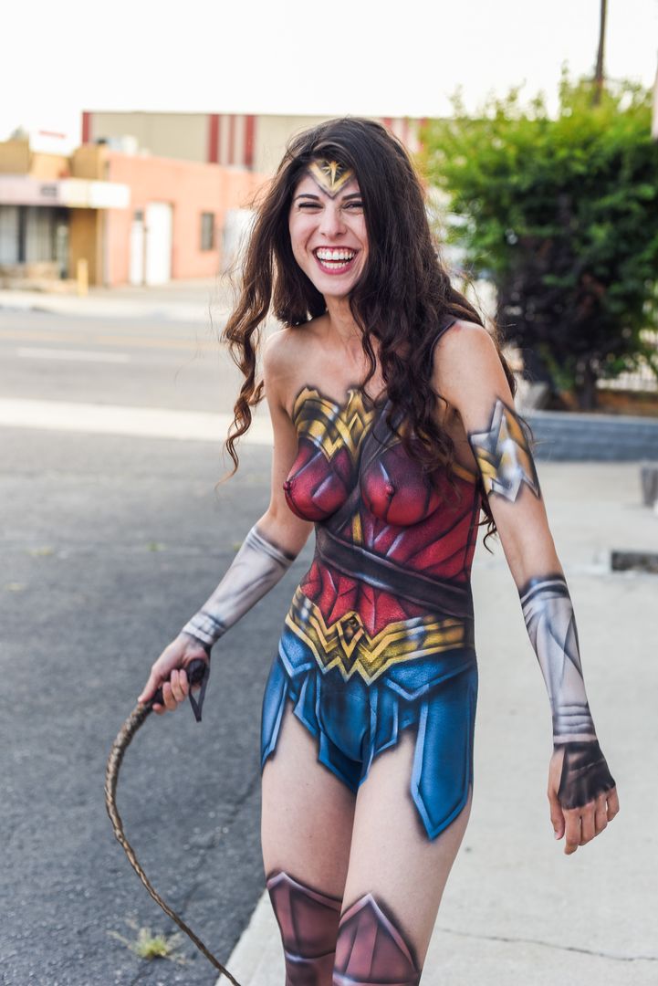 Shadia Elise in Wonder Woman bodypaint | Scrolller