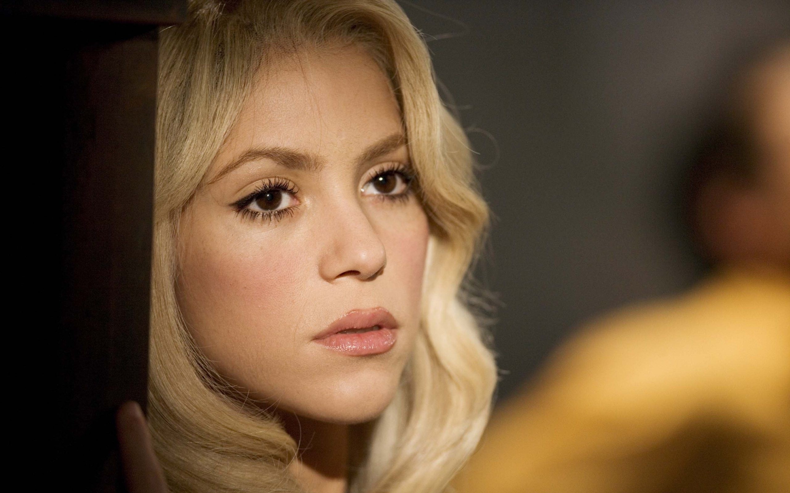 Shakira | Scrolller