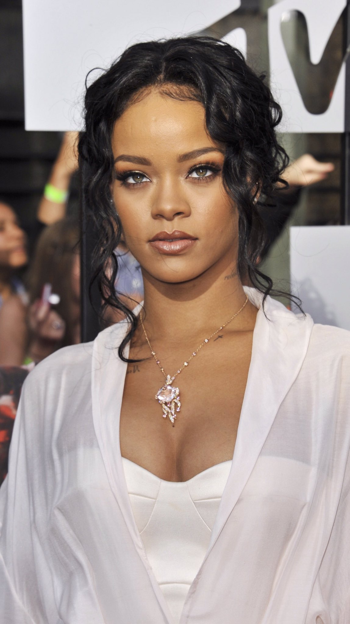 Sharp features | Scrolller