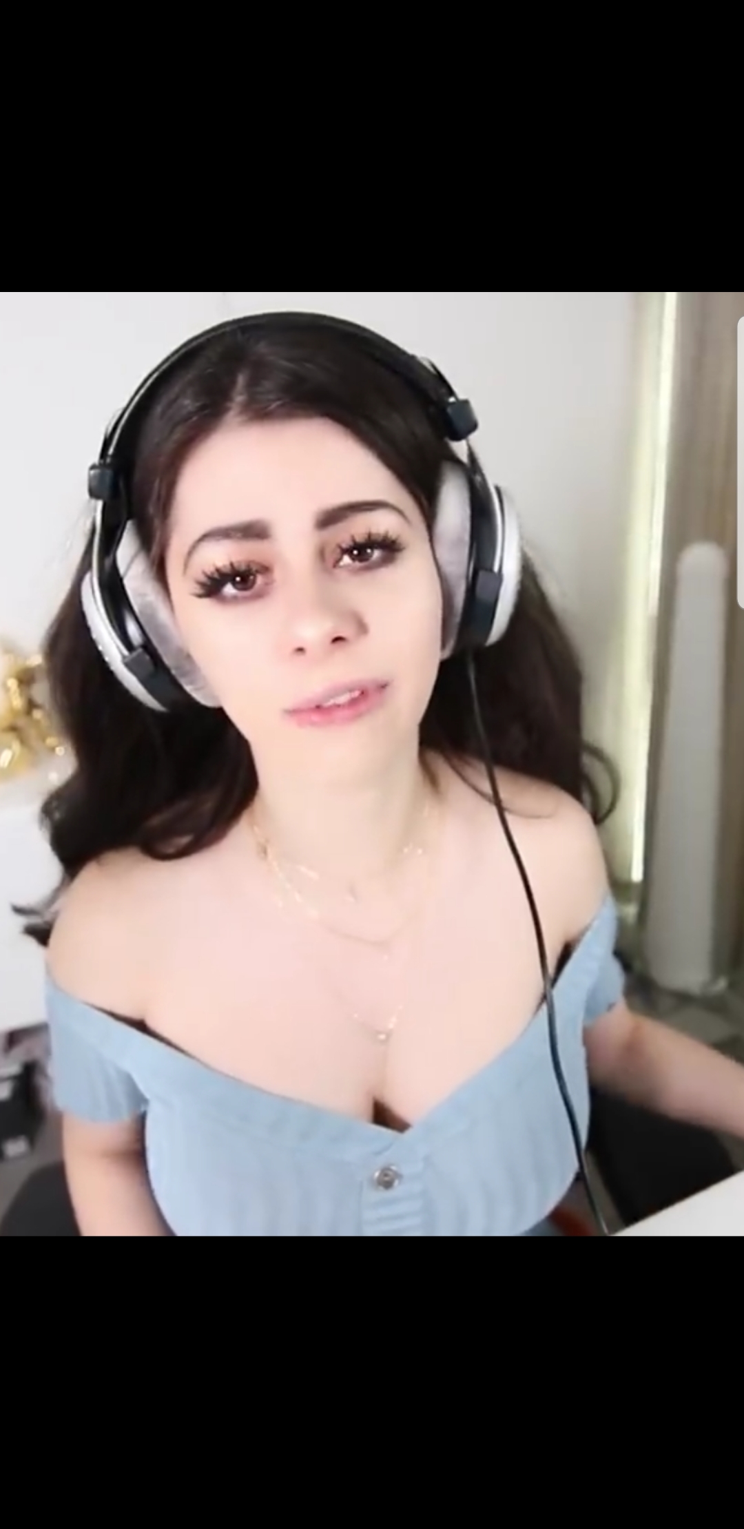 She is teasing us | Scrolller