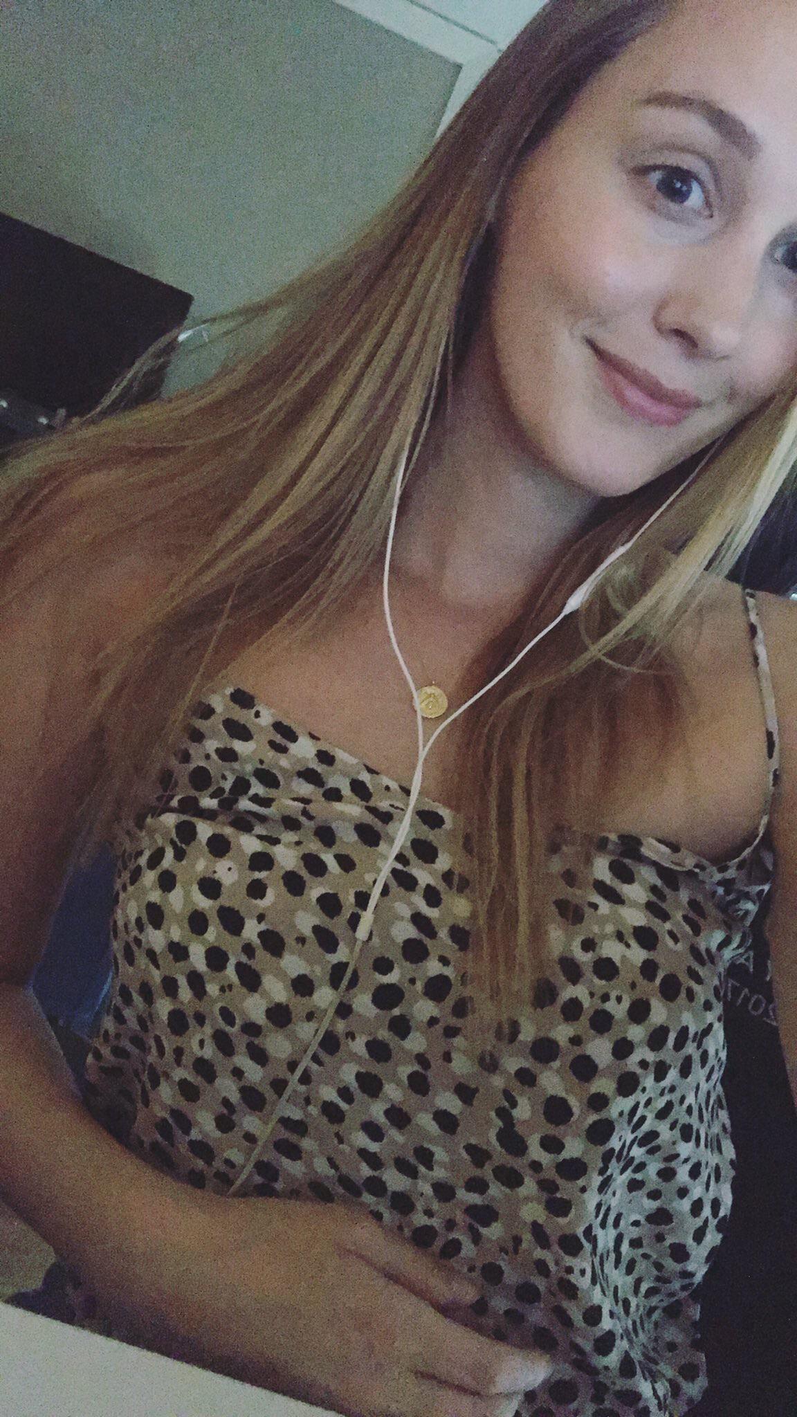 She’s streaming | Scrolller