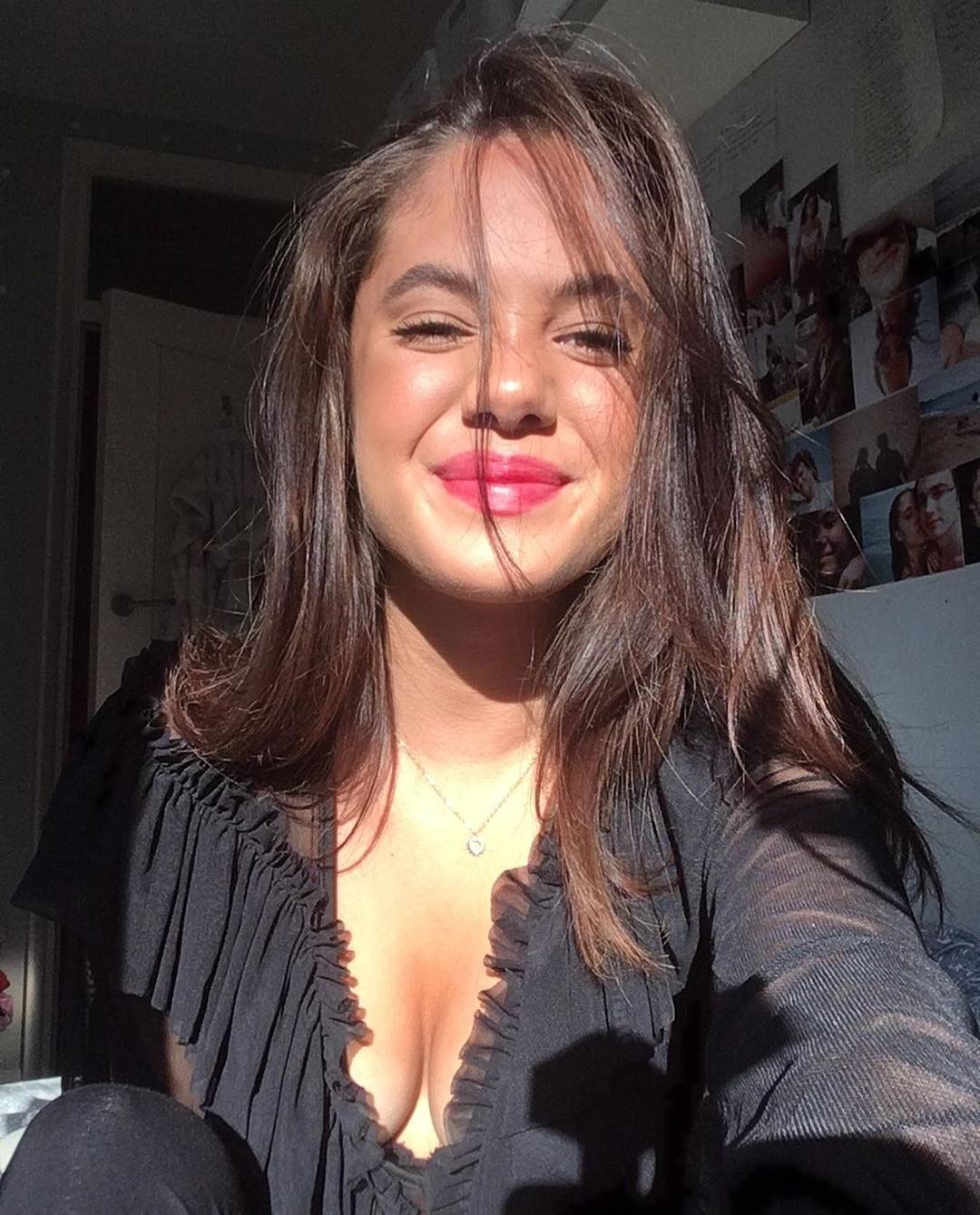 Shes A Party Girl 🖤 Scrolller