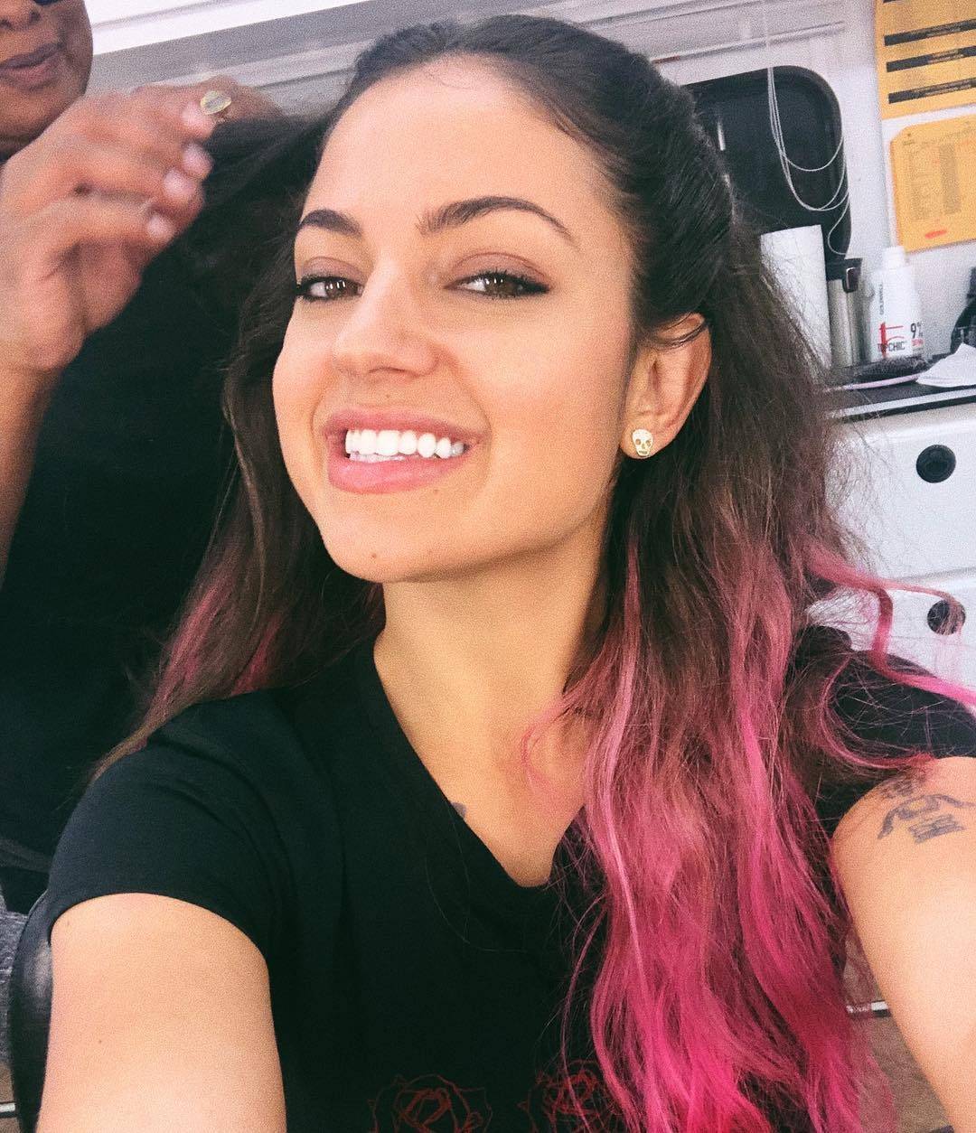 She's All Smiles.🙄 | Scrolller