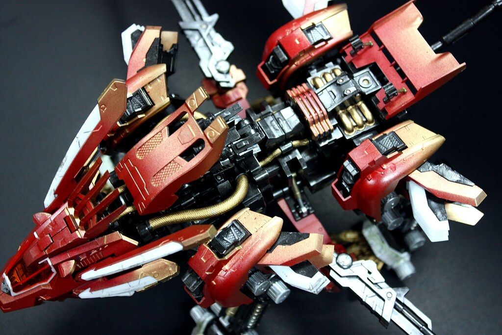 Shot back in 2010, manage to repaint a Blade Liger from Blue to Metallic Red/Gold. | Scrolller