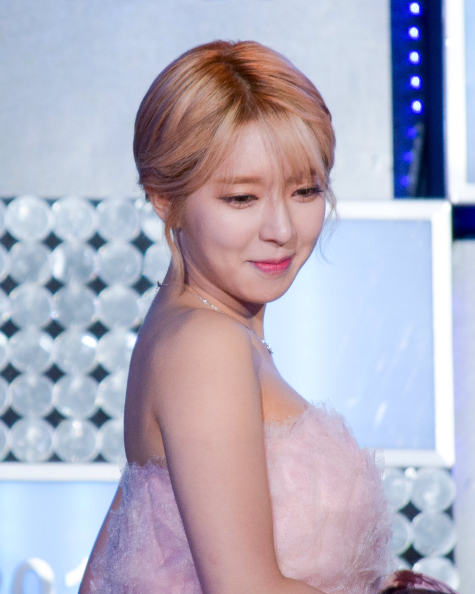 Shoulder | Scrolller