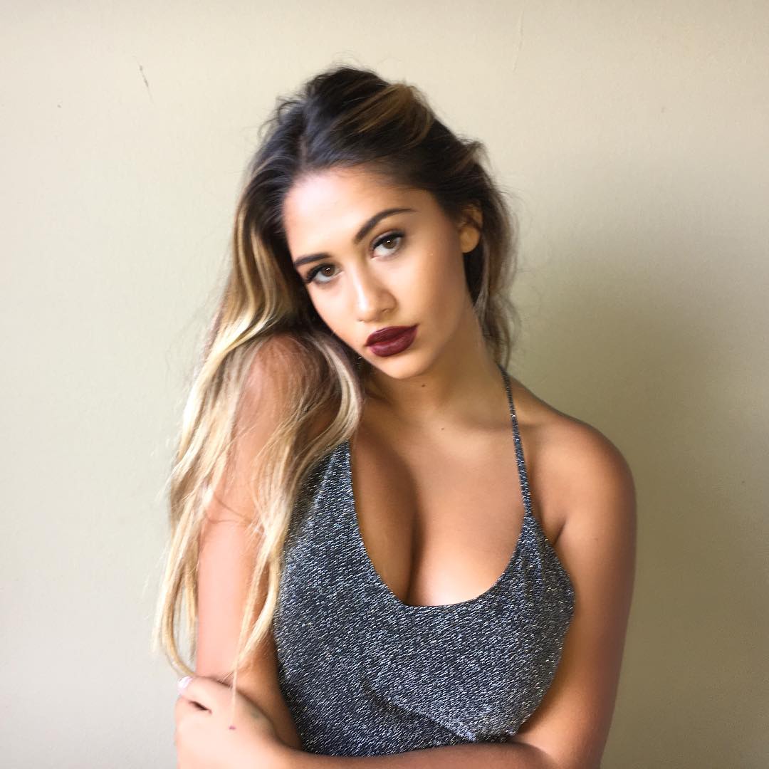 Shoulder lifted | Scrolller