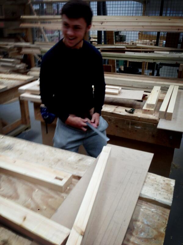 Showing off for the lads. | Scrolller