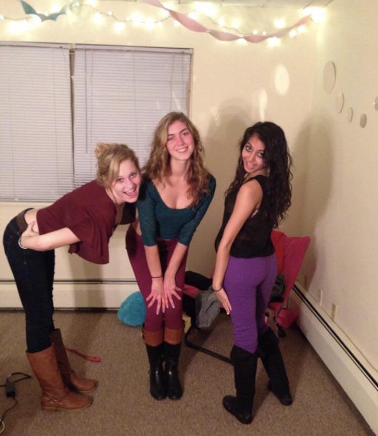 Showing their assets [3] | Scrolller