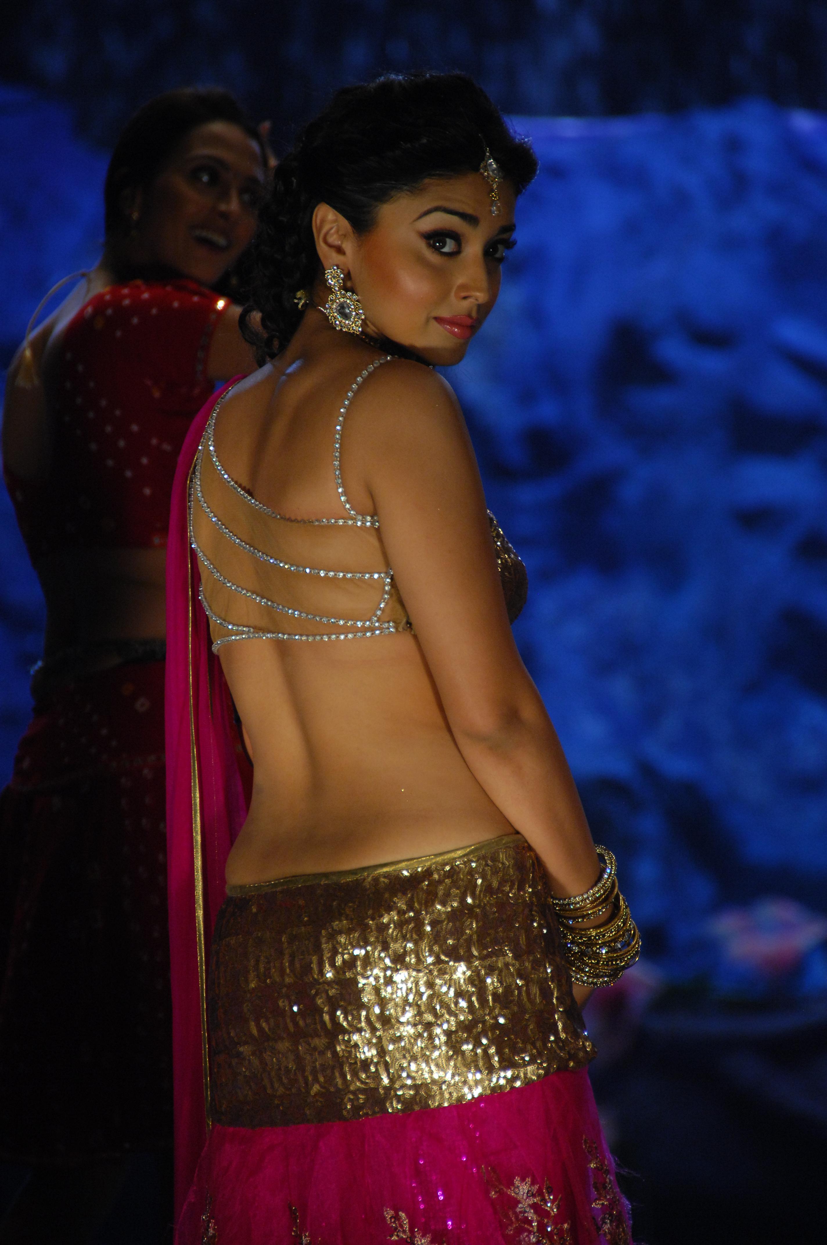 Shriya backless in golden choli and pink skirt | Scrolller