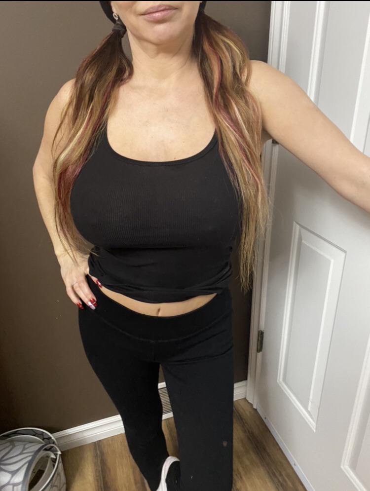 Shy 40 (f) mom of 2 , should she post more? | Scrolller