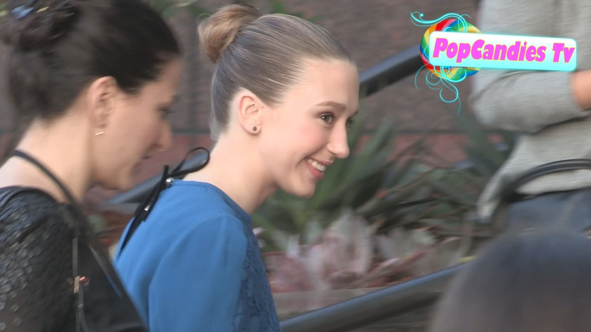 Side glance. | Scrolller