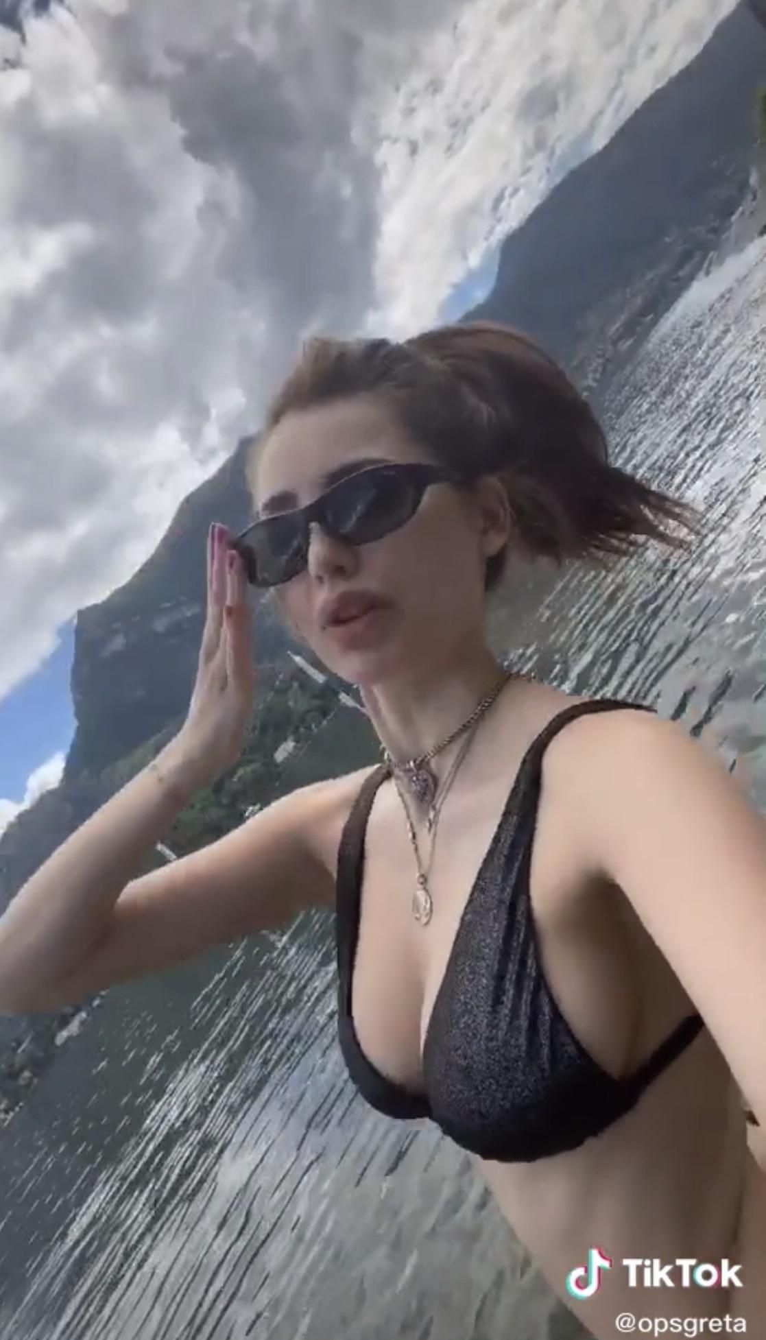 Side Greta | Scrolller