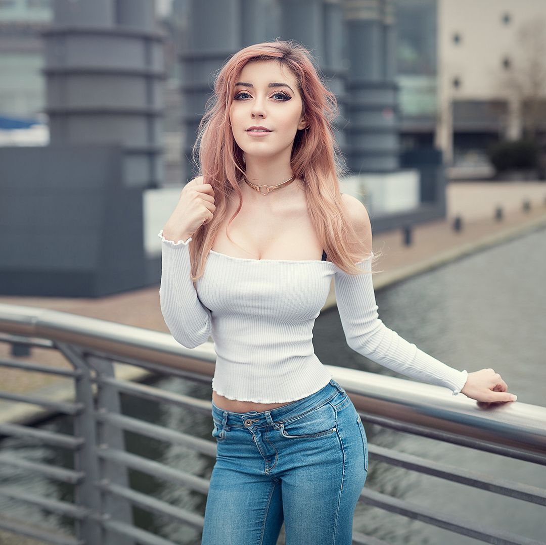 Sie ist so heiß! | Scrolller