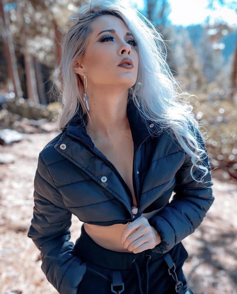 Silver Goddess | Scrolller