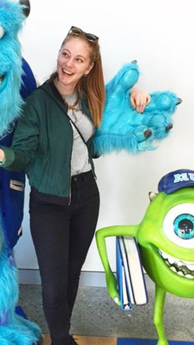 Simone Giertzs beautiful boobs separated by bag. | Scrolller