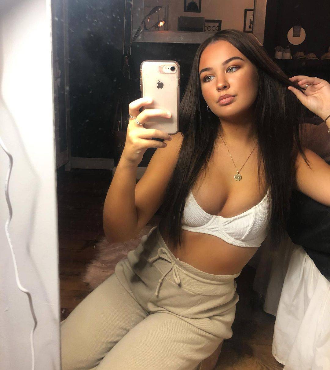 Simple selfie | Scrolller