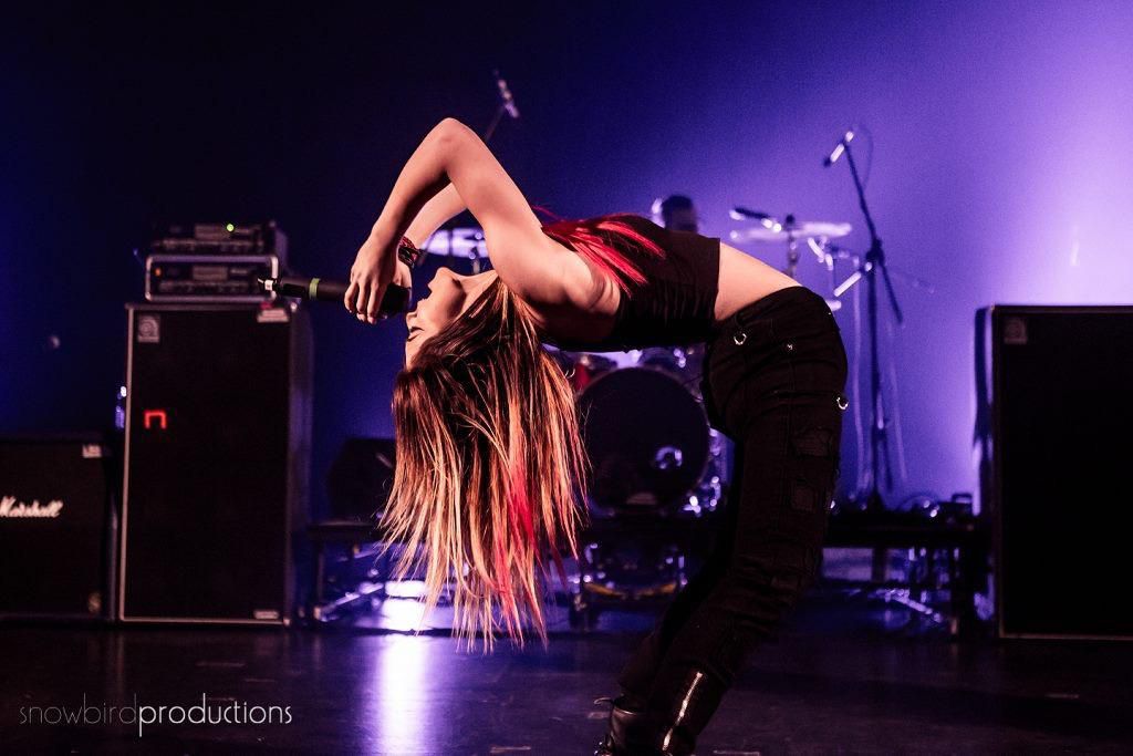 Singapore backbend | Scrolller