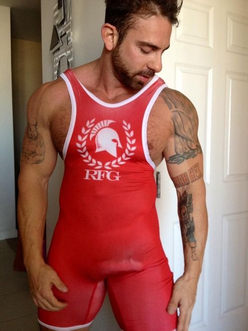 Singlet + bulge + tats + beard | Scrolller