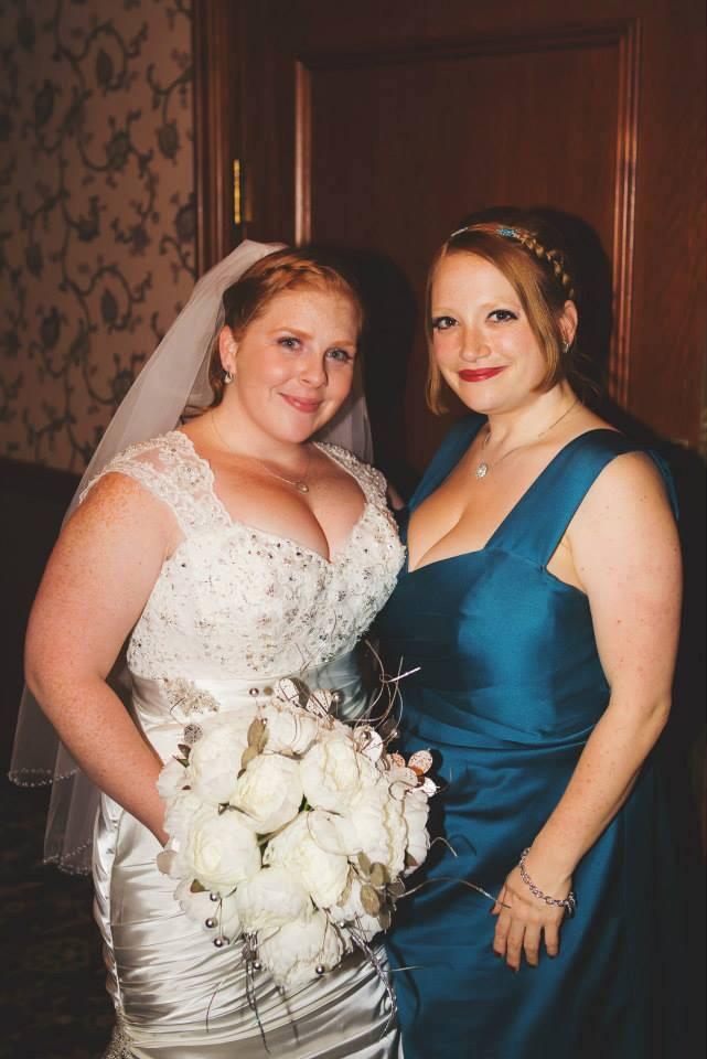 Sisters in a wedding | Scrolller