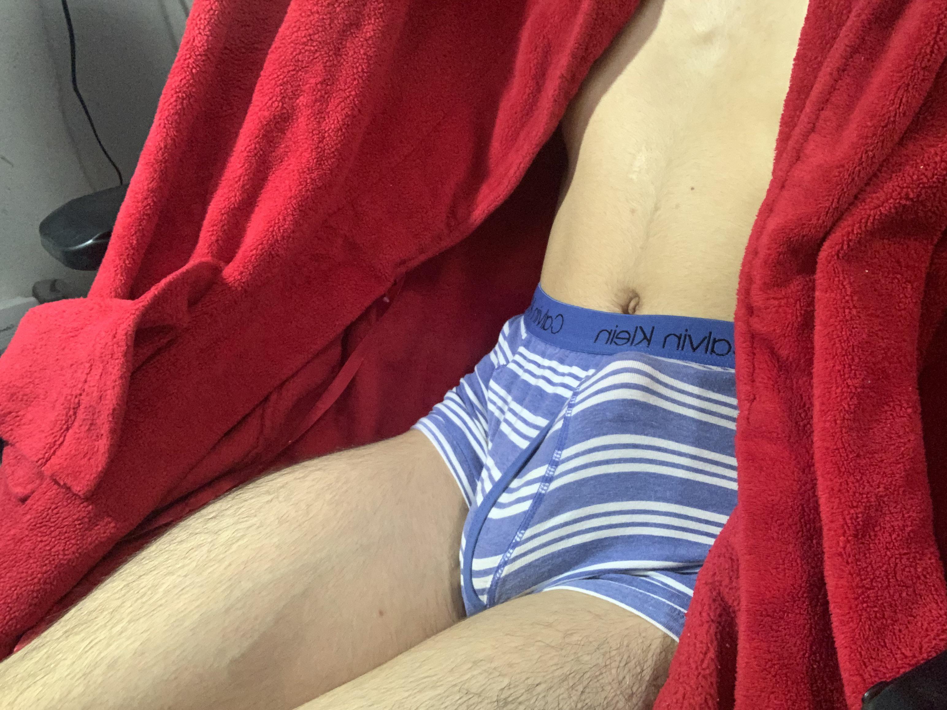 Sitting in my robe (18 y/o) | Scrolller