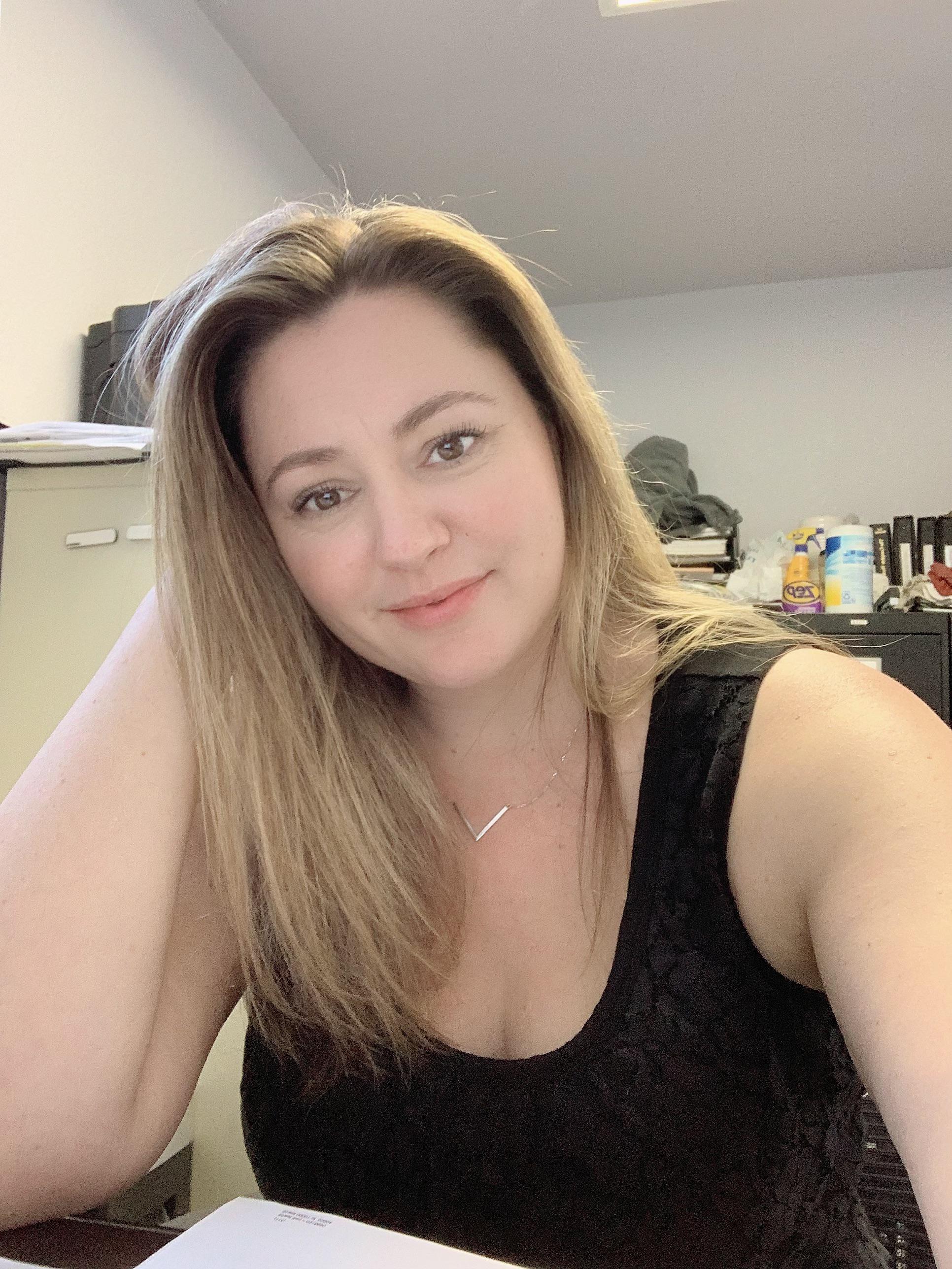 Slow day. Bored at work. | Scrolller