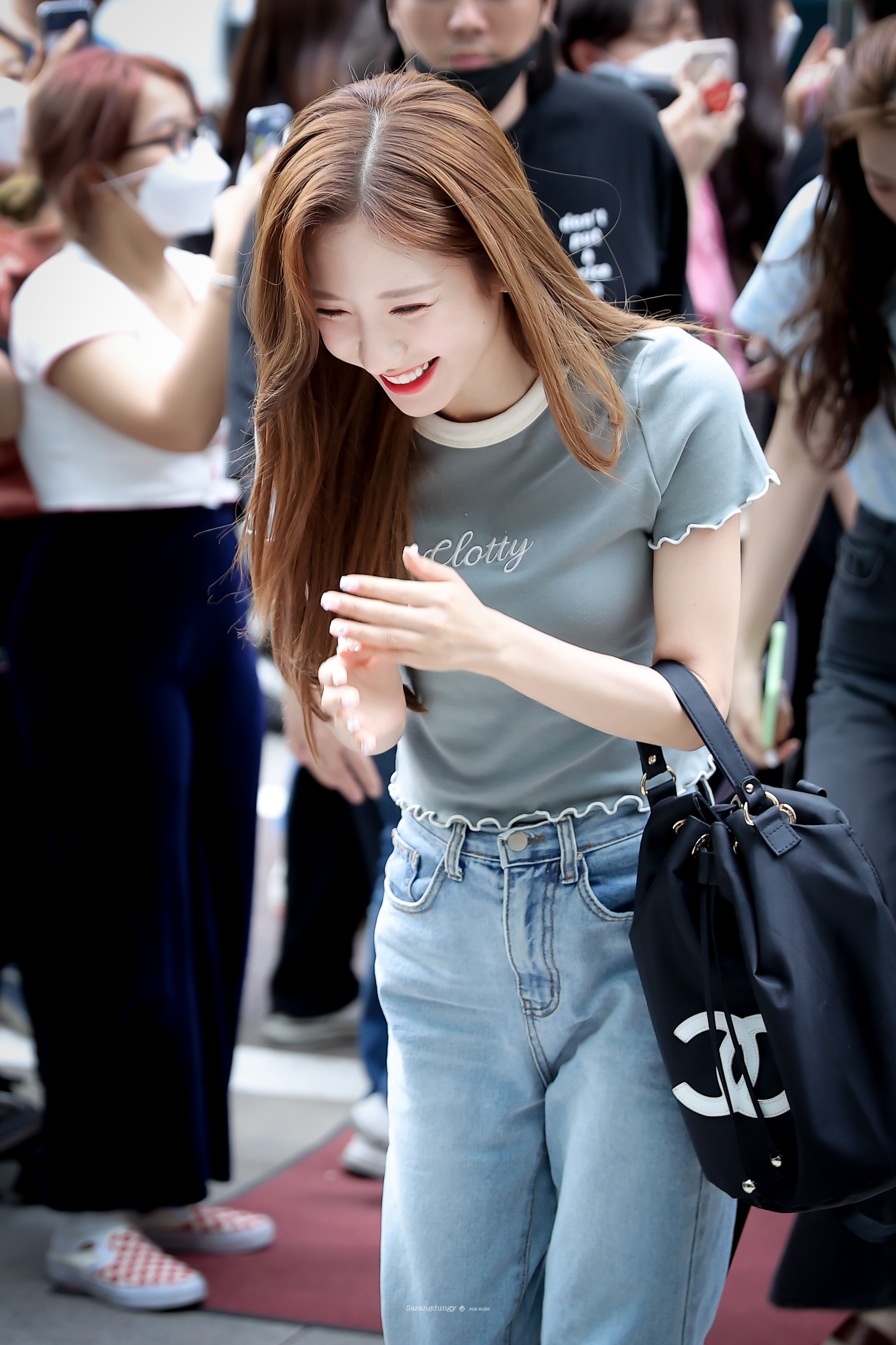 Smiley Bona 😄 | Scrolller