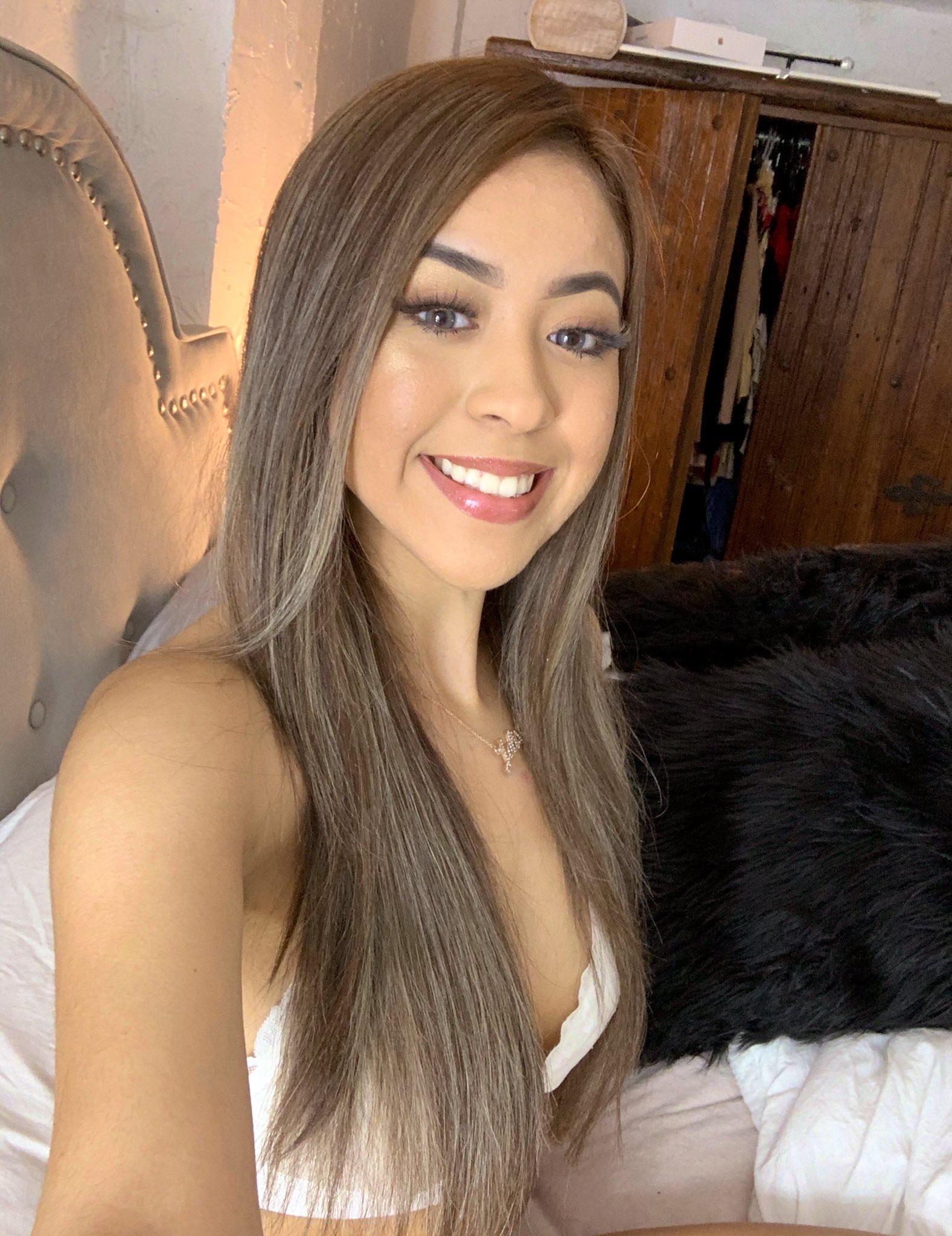 Smiling princess | Scrolller