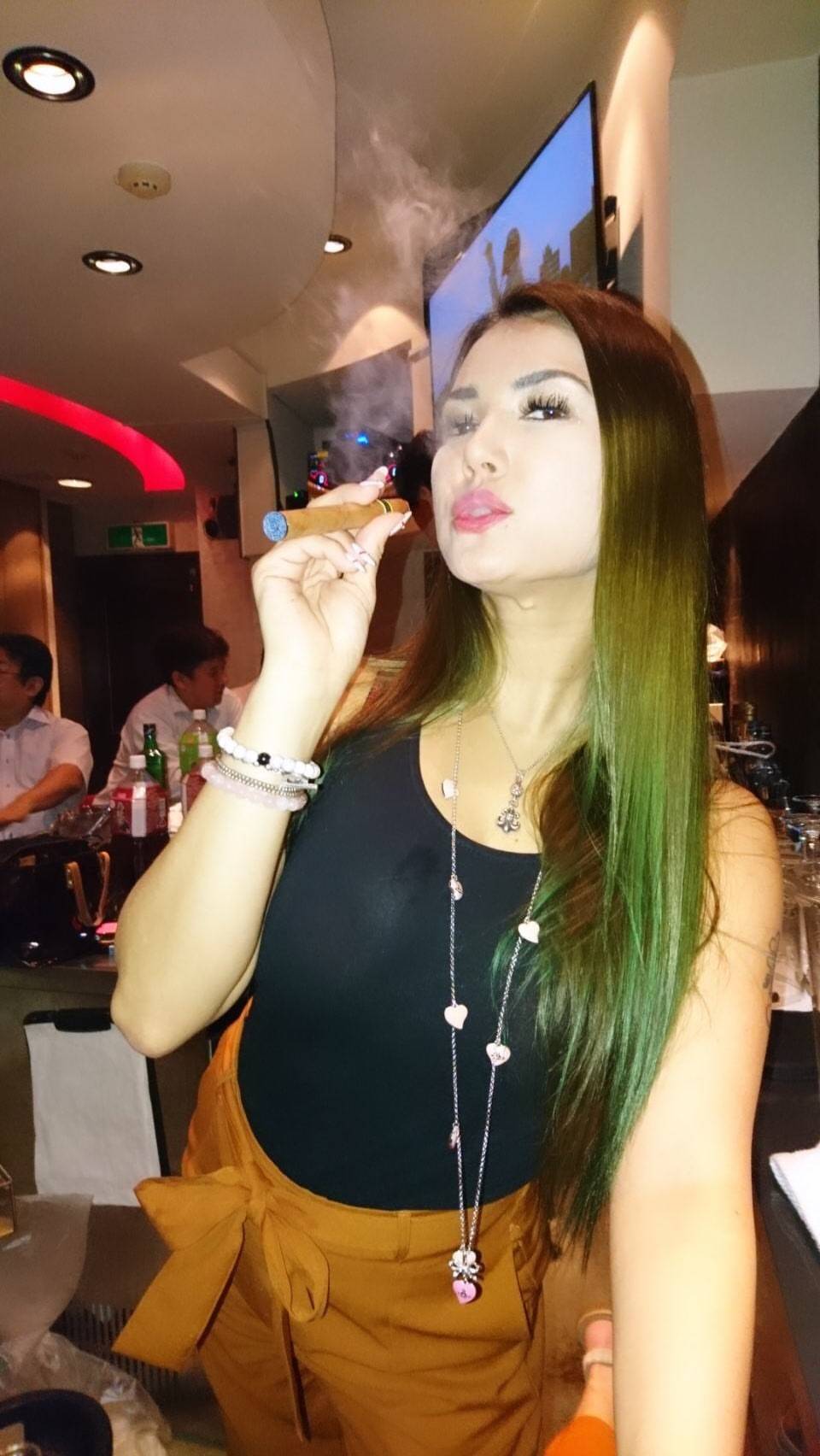 Smoking hot | Scrolller