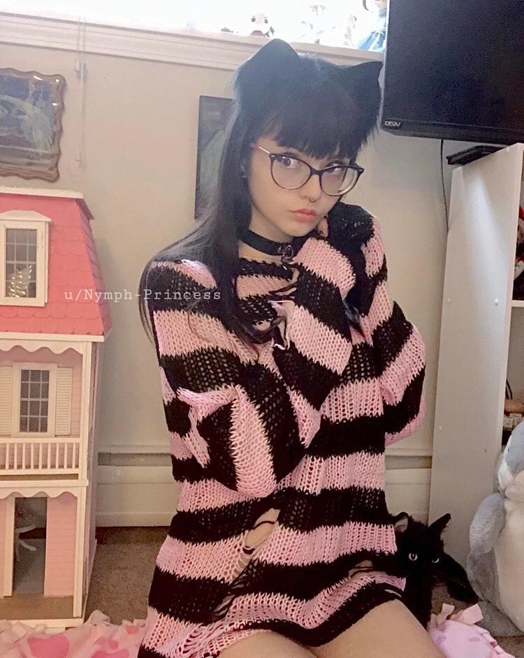 Smol alt cat girl :3 | Scrolller