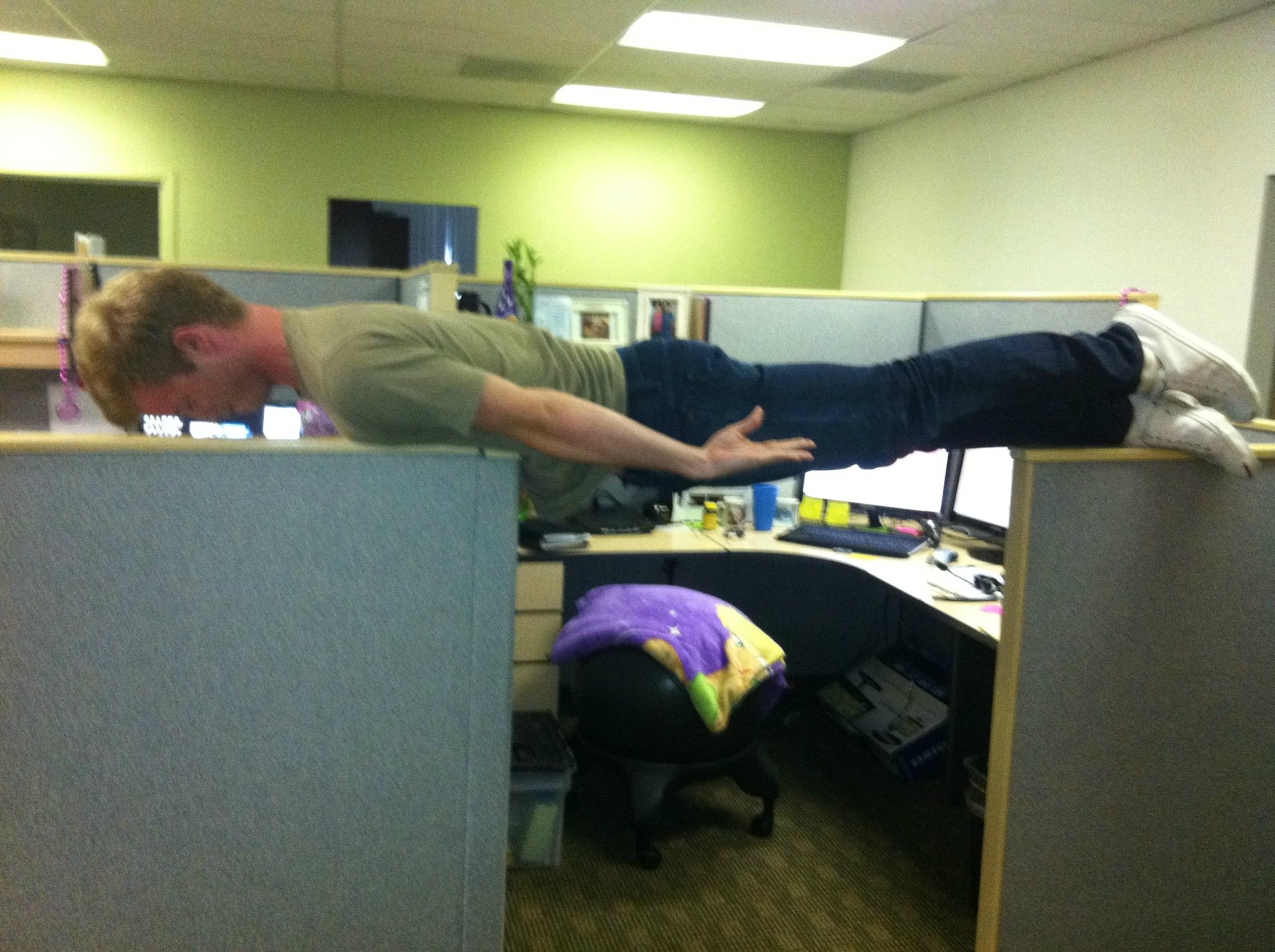 sneaky work plank | Scrolller