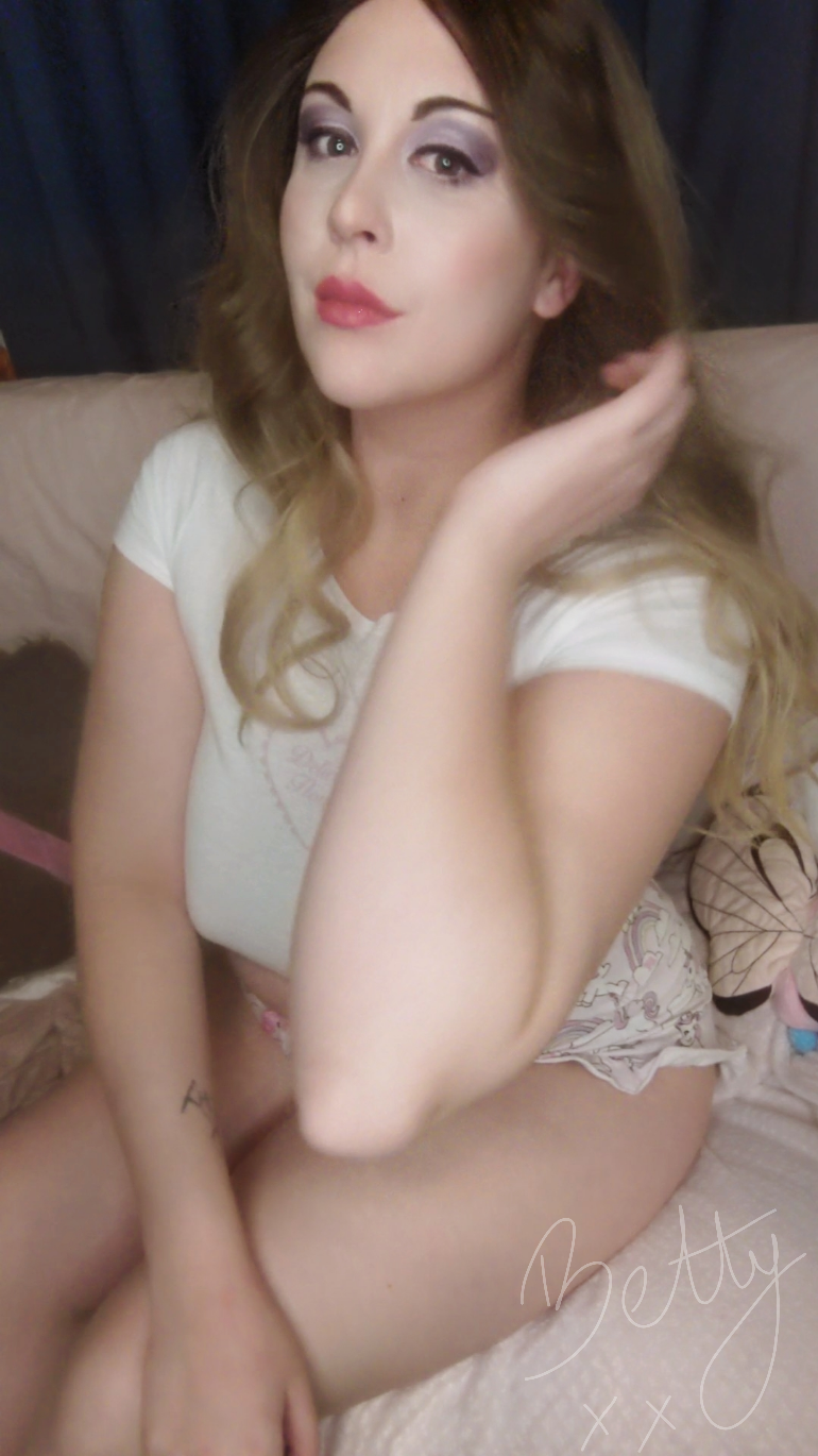 Snuggle on the couch and watch a movie? 💕 | Scrolller