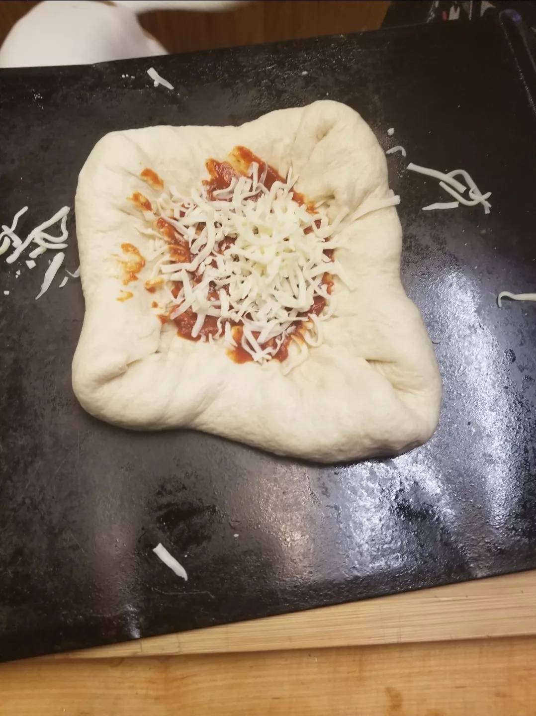 So i tried to make a cheese stuffed crust pizza and this is how it turned out | Scrolller
