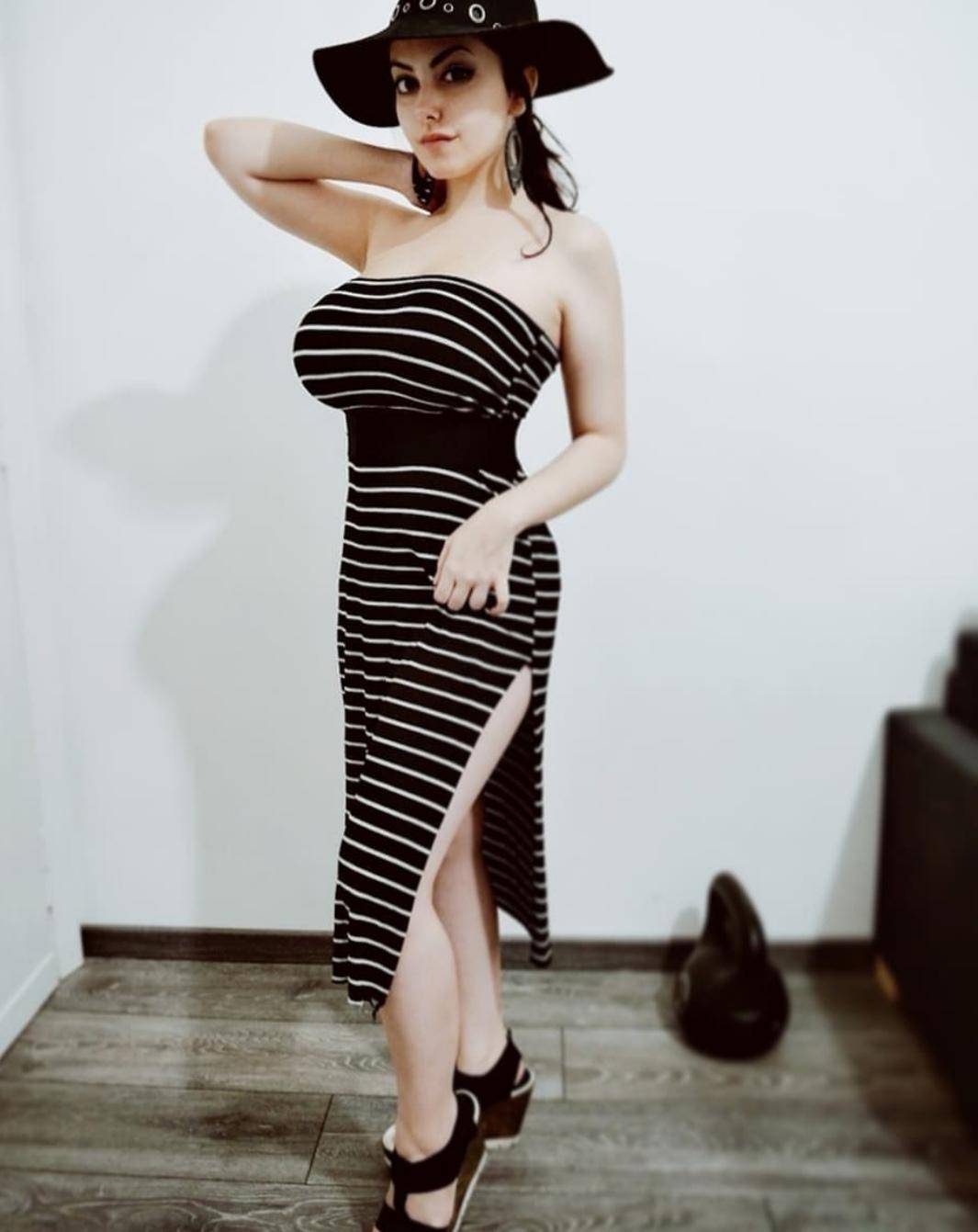 Sofia Mina Delle Cave | Scrolller