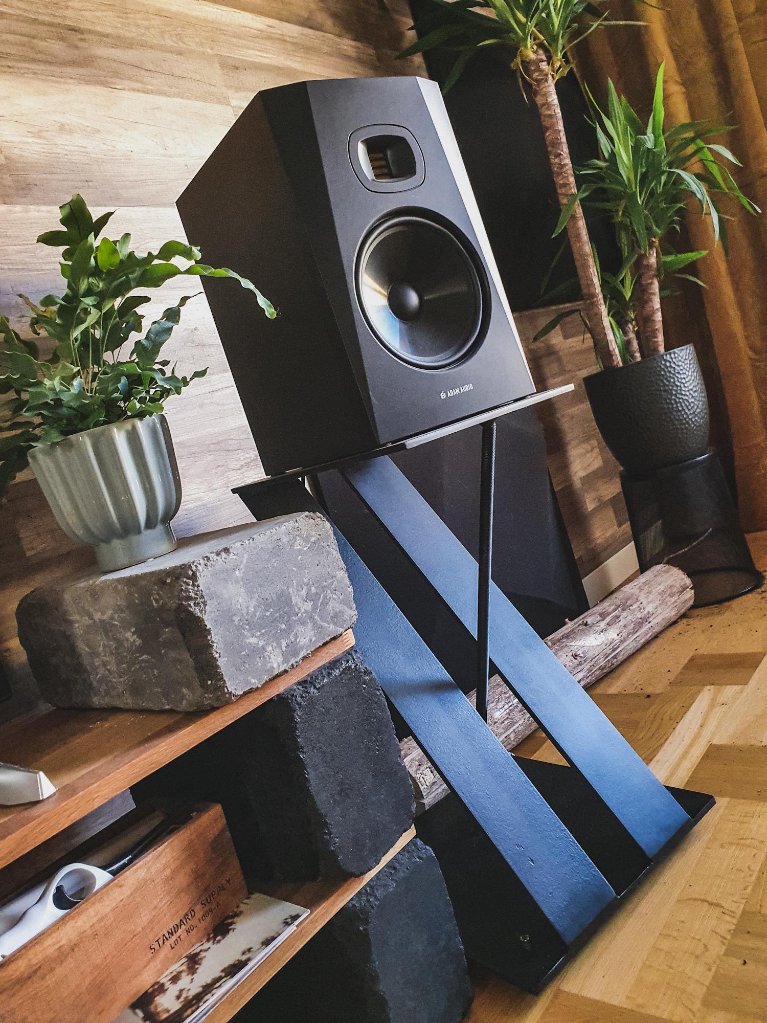 Some DIY speakerstands. Bottom and top plate is actually armour grade steel. Think they fit well ...