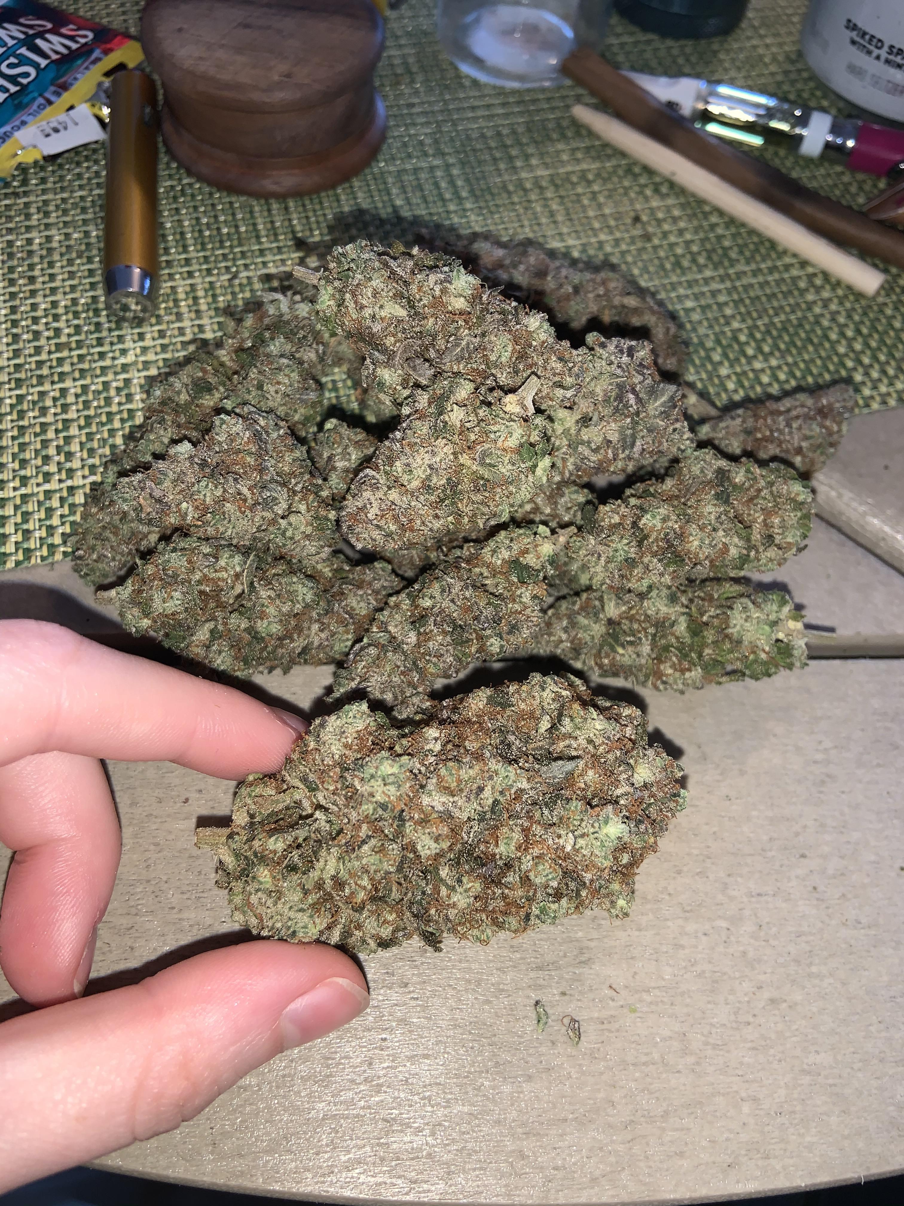 Some massive nugs of garlic! | Scrolller