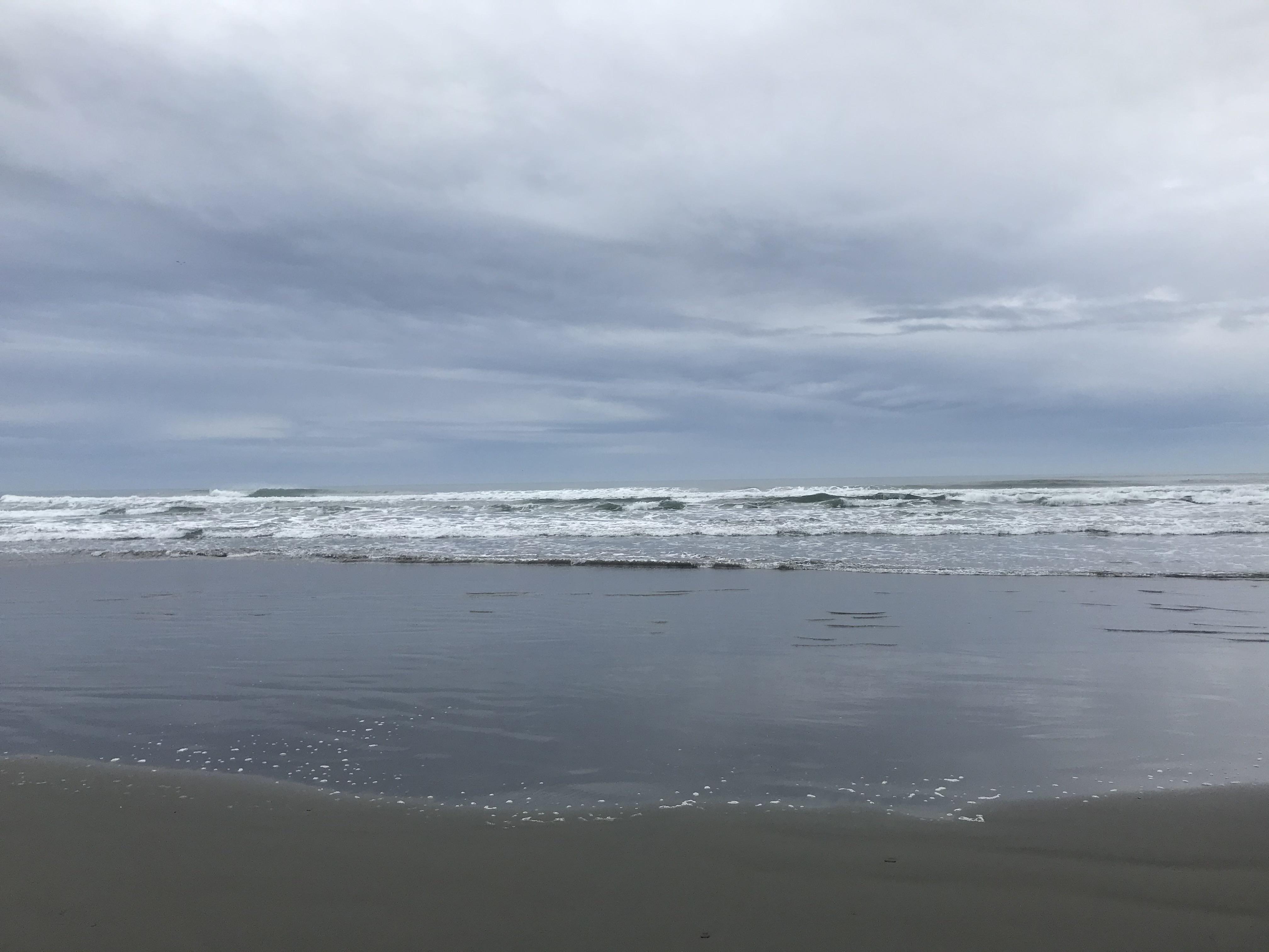 sometimes i come to the ocean to watch the waves to cheer me up | Scrolller