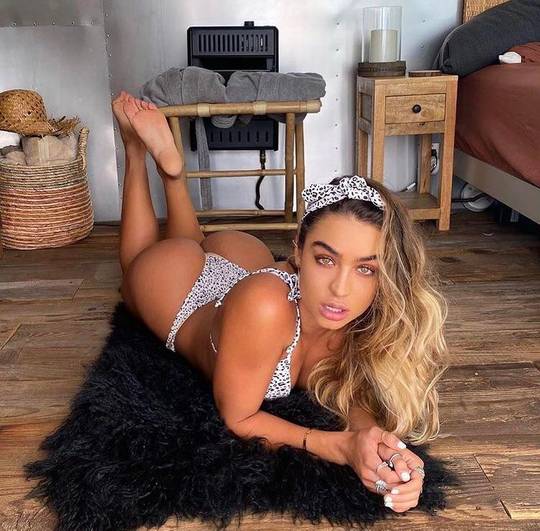 Sommer Ray | Scrolller