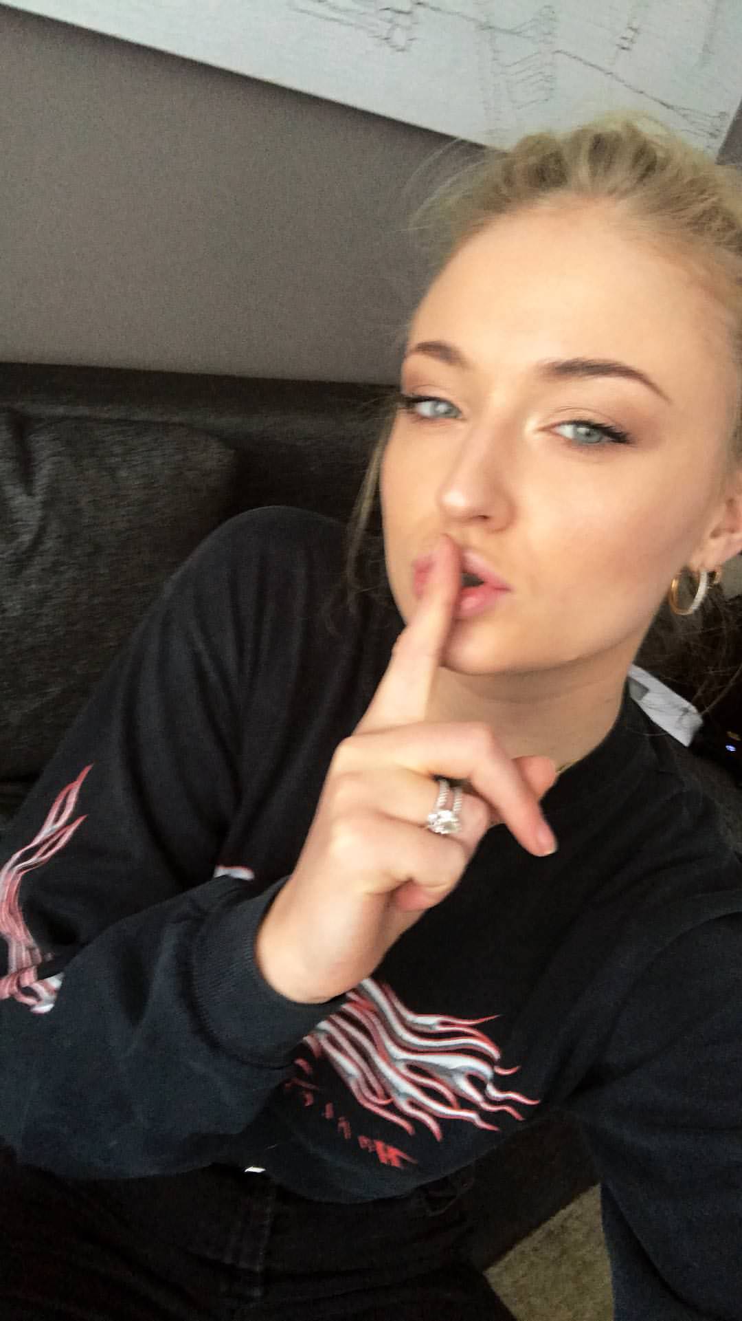 Sophie Turner: "Shhhh......" | Scrolller
