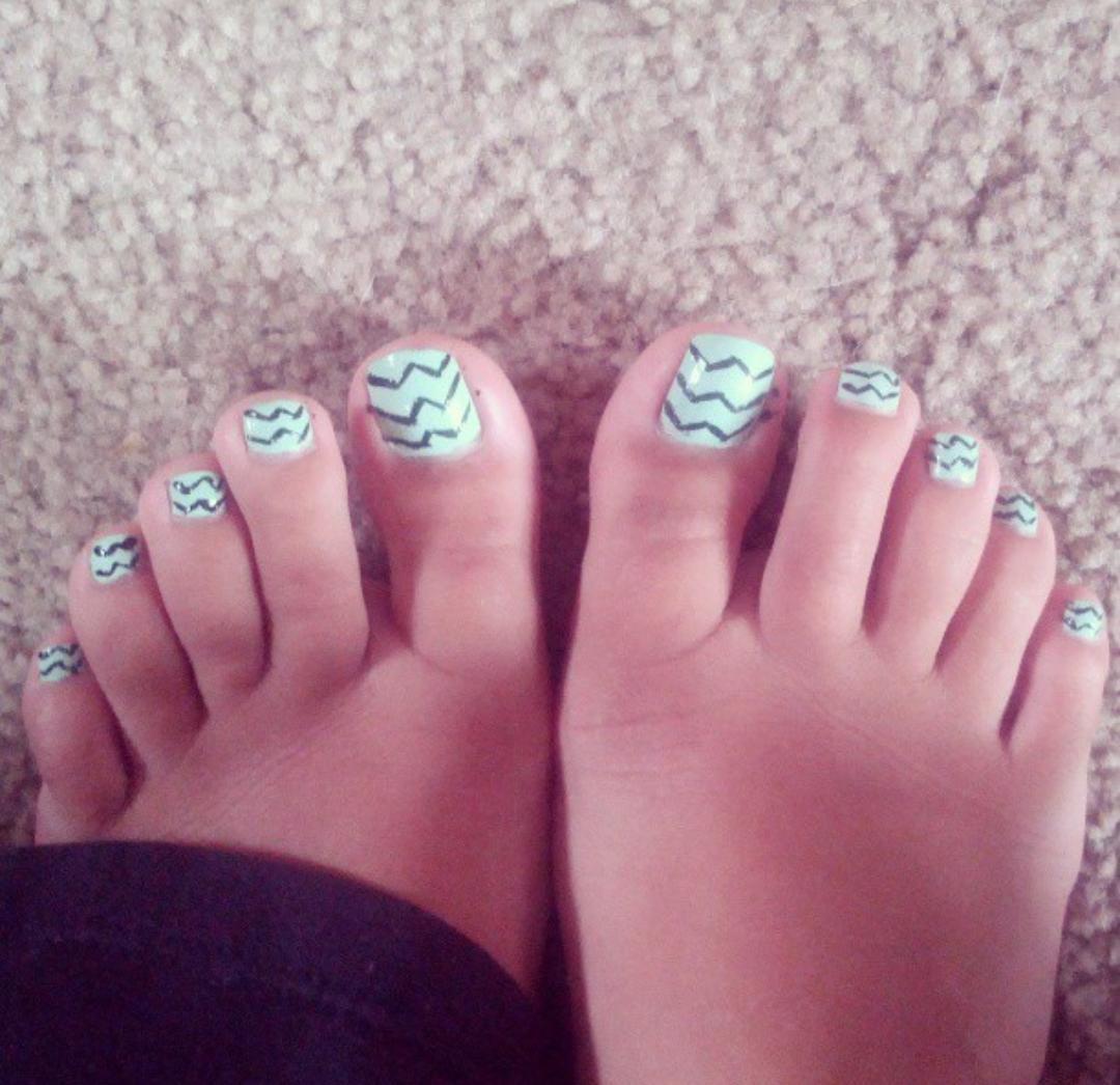 Sore Feet Who Wants To Rub Em And Kiss Em Scrolller