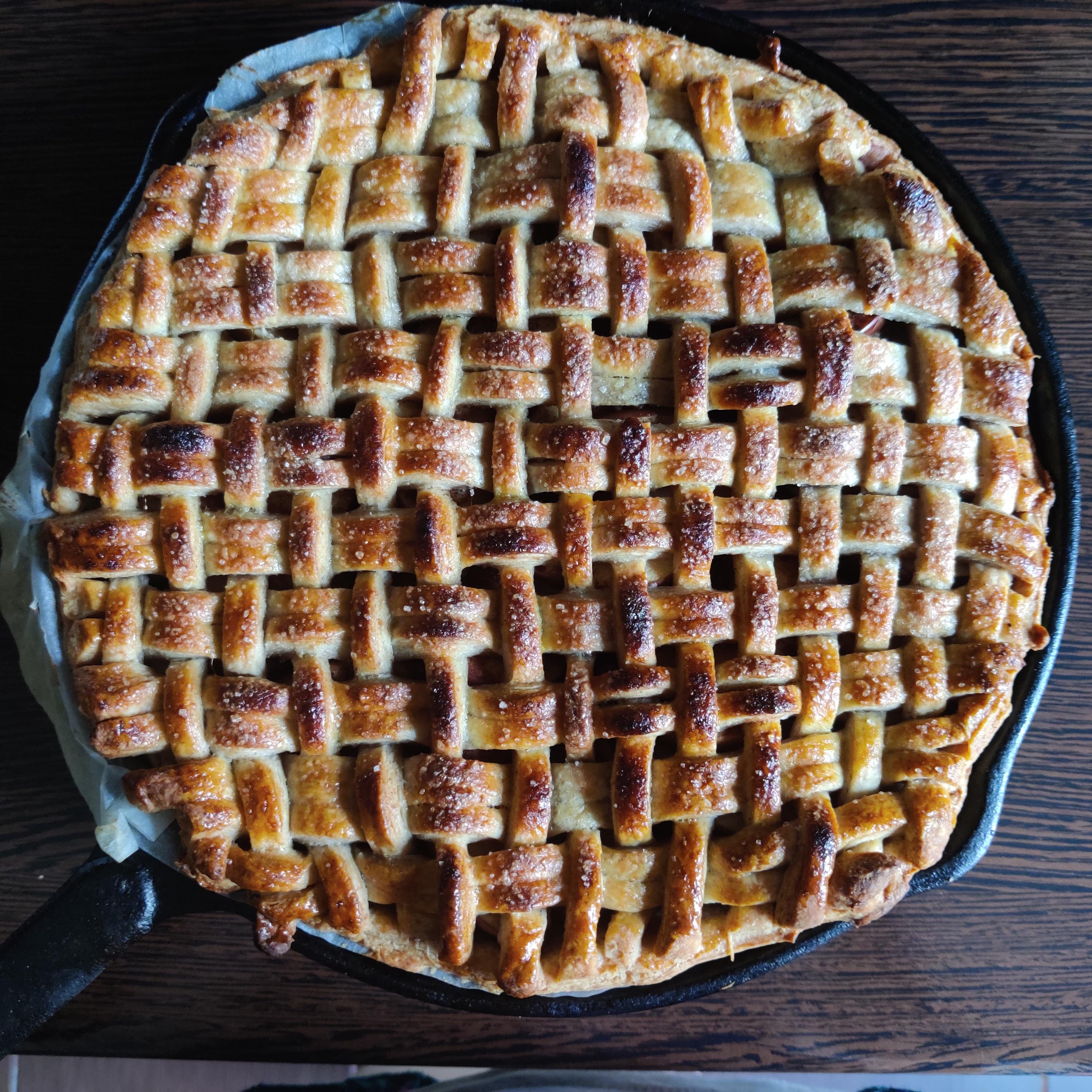 Sour cherry pie | Scrolller