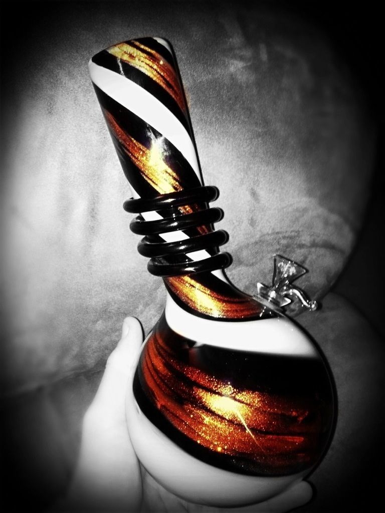 Sparkly new bong and sparkling first post! | Scrolller