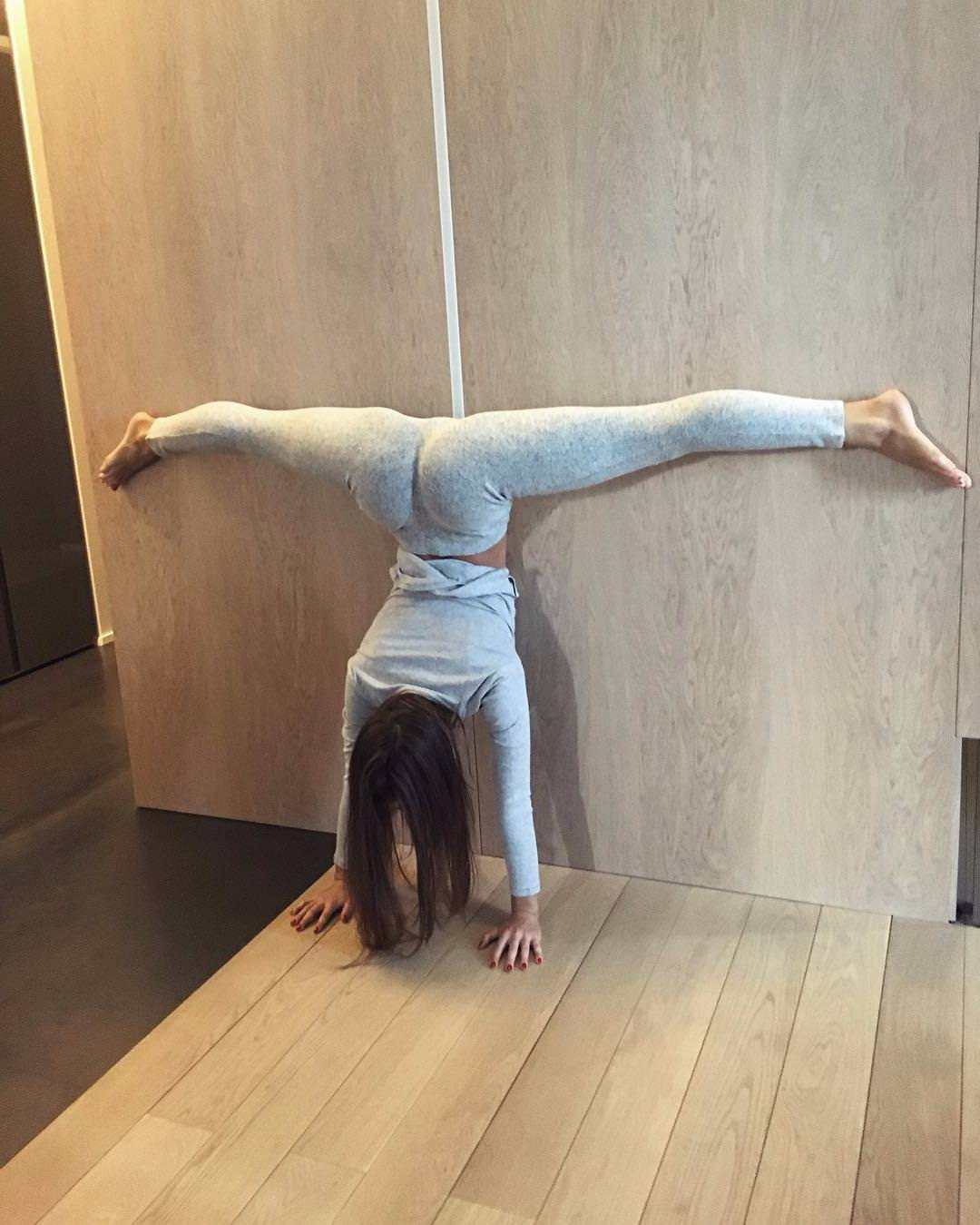 Discover more like YogaPants: Split and Related Content | Scrolller