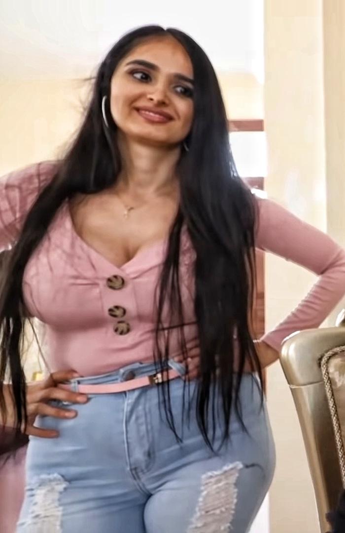 Splitting that pussy down the middle 😏 | Scrolller