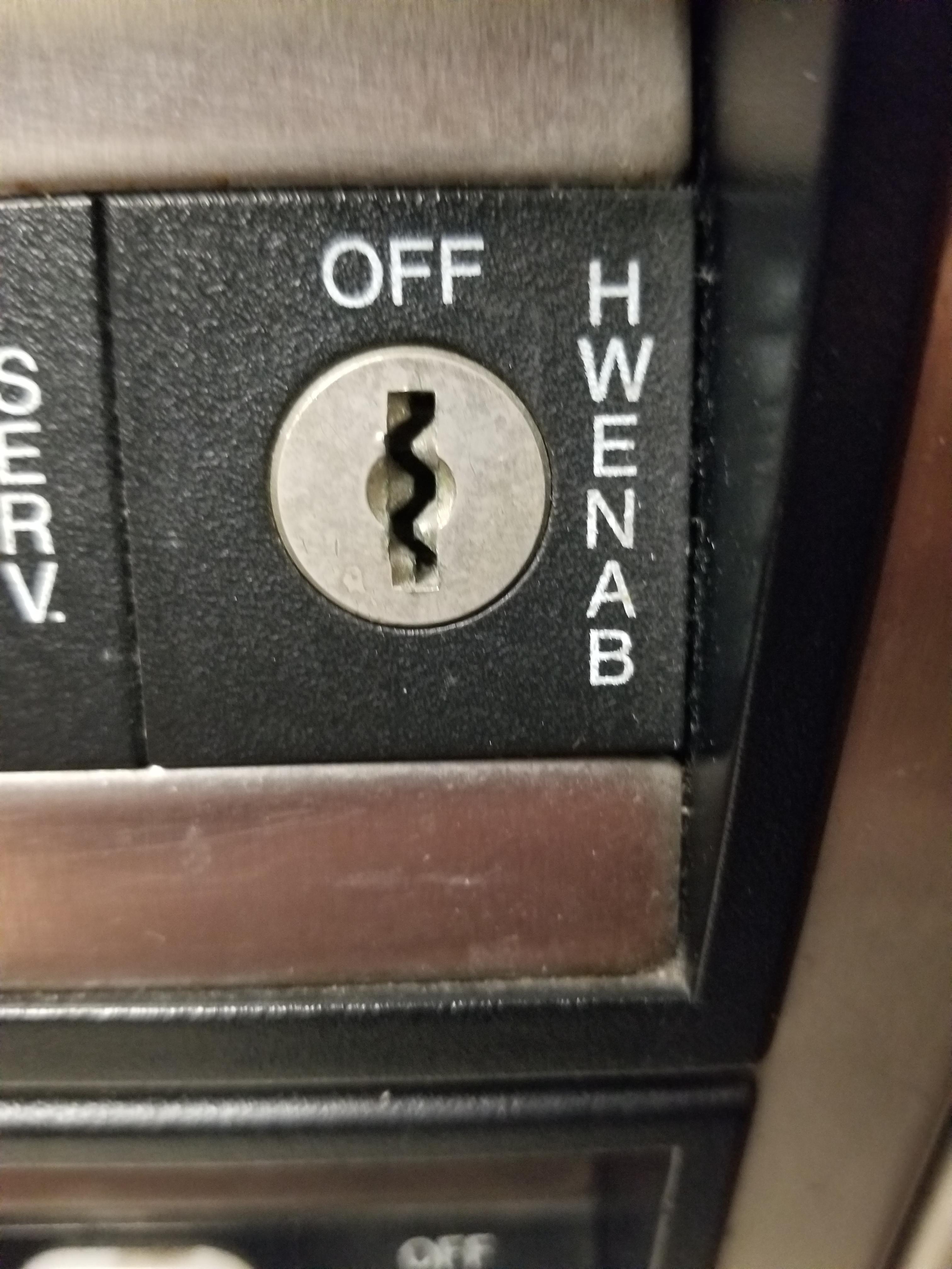 Spotted an interesting keyway in an elevator | Scrolller