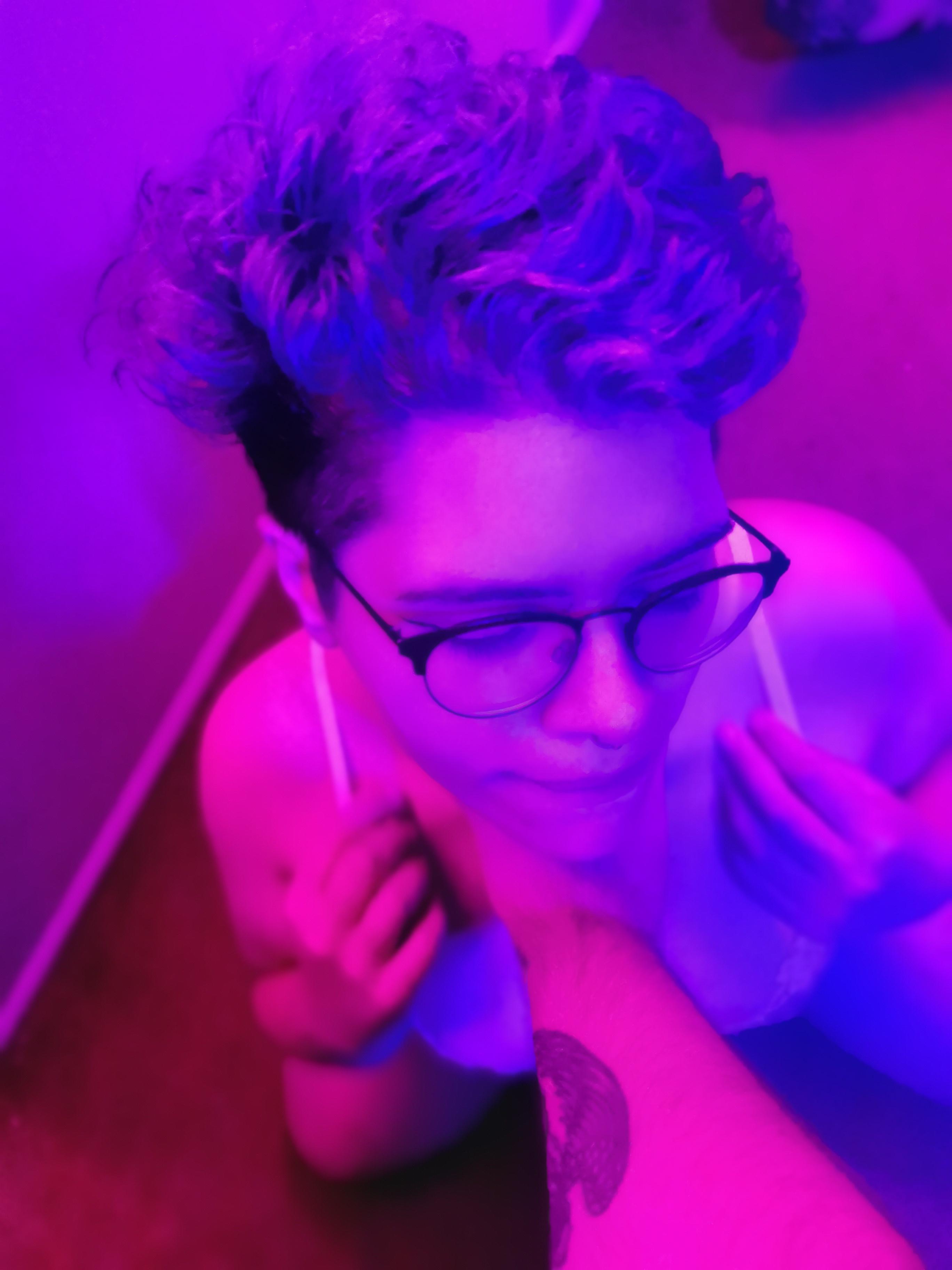 Squeeze tighter | Scrolller