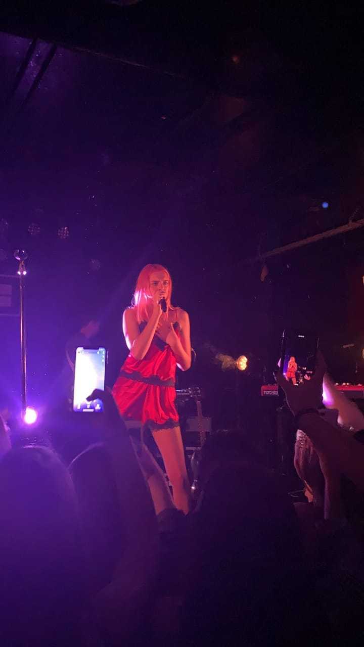 Stage outfit | Scrolller