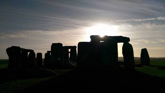 Stonehenge at sunrise.[OC] [960x543] | Scrolller